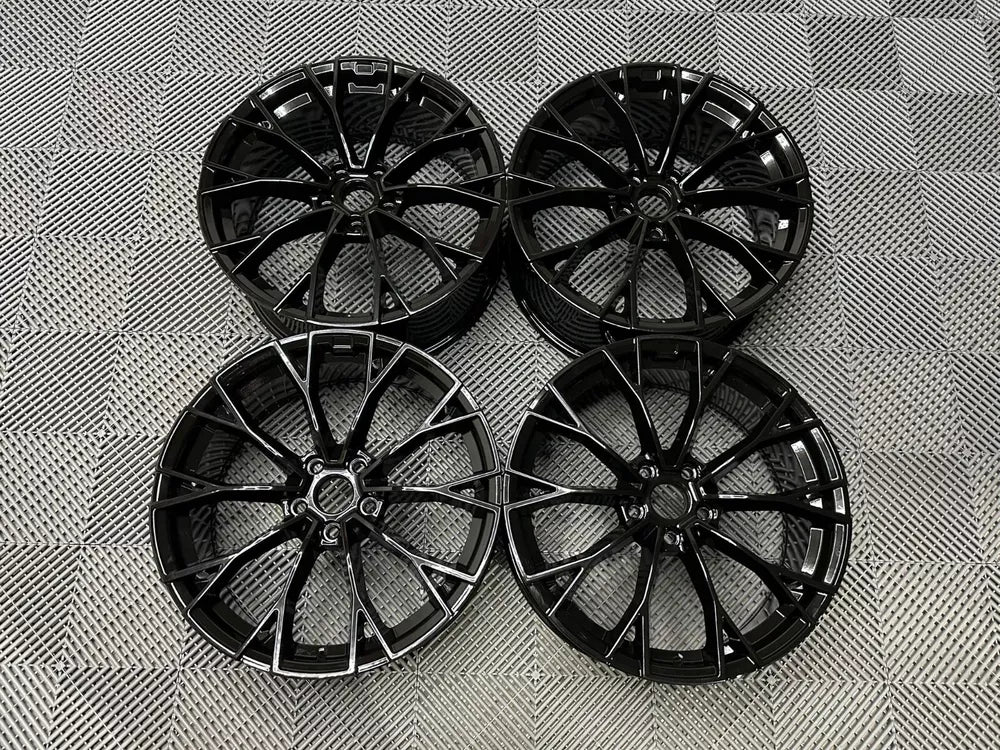 18" VW Golf R Warmenau Style Alloy Wheels Gloss Black | OMI Wheels